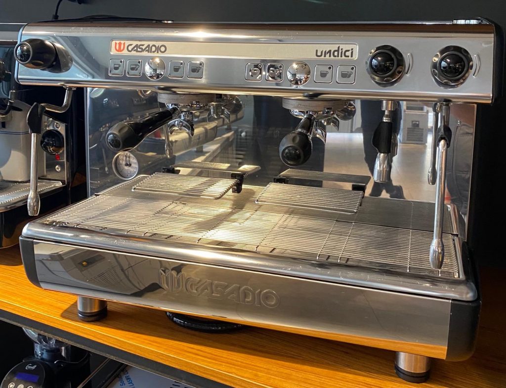 CASADIO UNDICI A2 TAM OTOMATİK YÜKSEK ŞASE ESPRESSO MAKİNESİ 2 GRUPLU ...